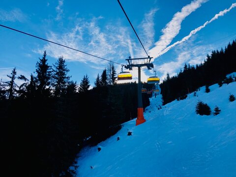 Schilift bilder – Bläddra bland 446 stockfoton, vektorer och videor ...