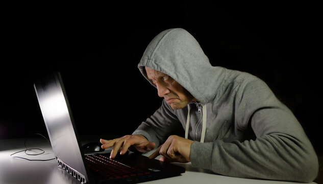 Scammer Bilder – Durchsuchen 8,802 Archivfotos, Vektorgrafiken und ...