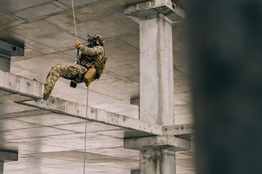 รูปภาพFast-Roping – เลือกดูภาพถ่ายสต็อก เวกเตอร์ และวิดีโอ219 | Adobe Stock