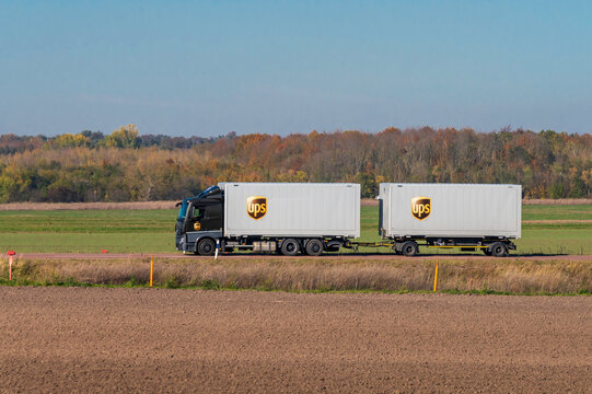 Paketdienst Bilder – Durchsuchen 3,425 Archivfotos, Vektorgrafiken und ...