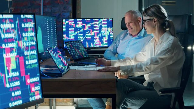 Stockbrokers Images – Browse 28,720 Stock Photos, Vectors, and Video ...