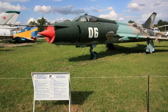Su-17 Bilder – Durchsuchen 103 Archivfotos, Vektorgrafiken und Videos ...