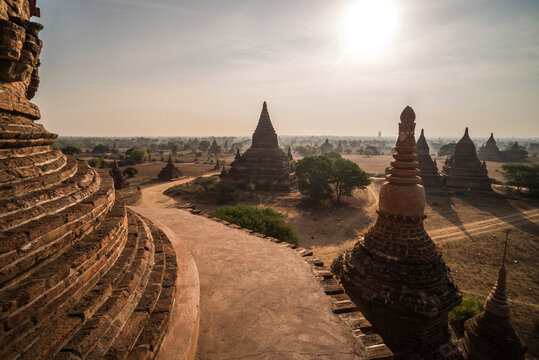 "Temples Of Bagan"-Bilder: Stock-Fotos & -Videos. | Adobe Stock
