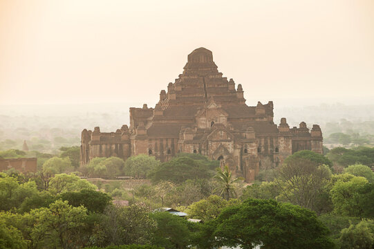 "Temples Of Bagan"-Bilder: Stock-Fotos & -Videos. | Adobe Stock