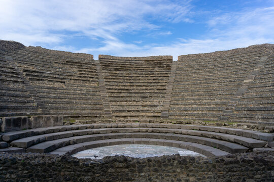 Amphiteater Bilder – Durchsuchen 578 Archivfotos, Vektorgrafiken und ...