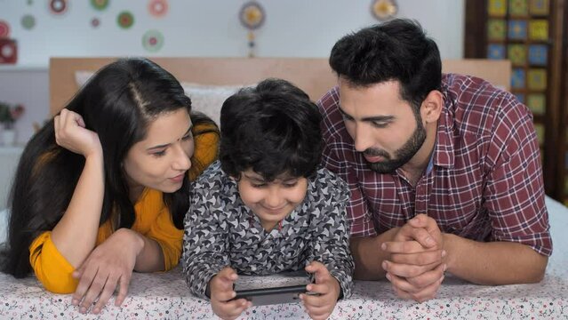 Nuclear Family Images – Browse 6,479 Stock Photos, Vectors, and Video ...
