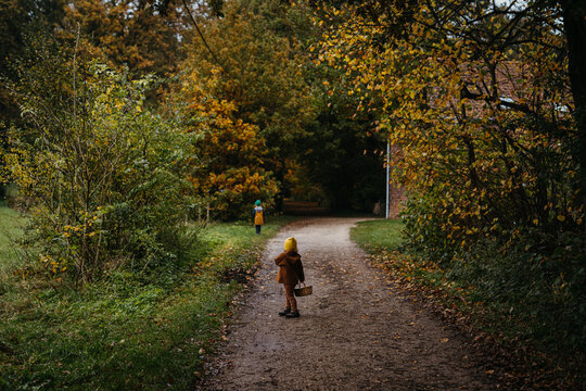 Strolling Images – Browse 917,660 Stock Photos, Vectors, and Video ...