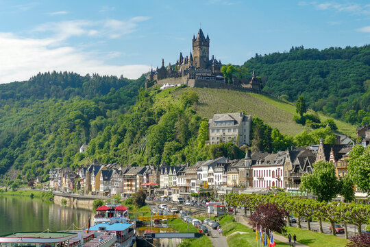รูปภาพCochem-Zell – เลือกดูภาพถ่ายสต็อก เวกเตอร์ และวิดีโอ1,197 | Adobe ...