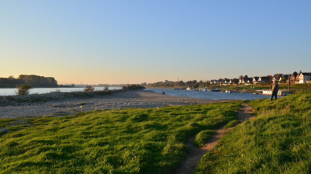 Hitdorf-Bilder: Stock-Fotos & -Videos. | Adobe Stock