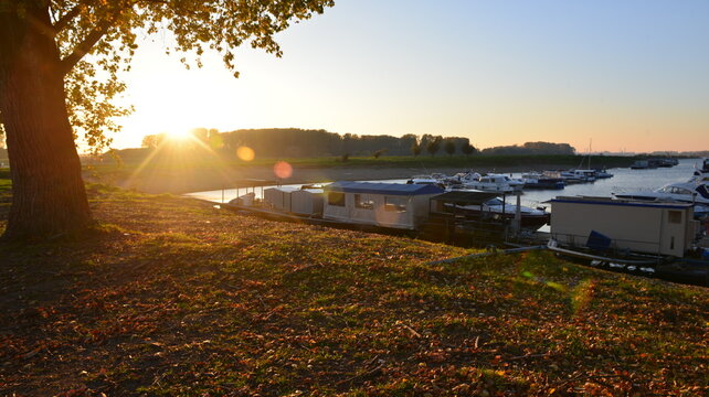 Hitdorf-Bilder: Stock-Fotos & -Videos. | Adobe Stock