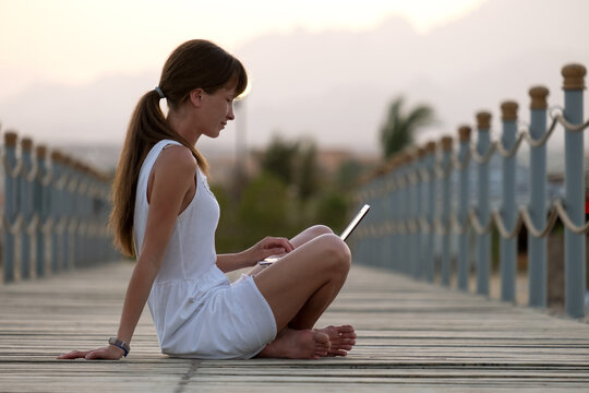 Abendstudium Bilder – Durchsuchen 18,567 Archivfotos, Vektorgrafiken ...