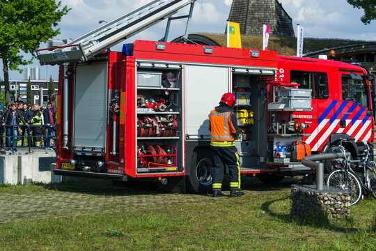 รูปภาพBrandweer – เลือกดูภาพถ่ายสต็อก เวกเตอร์ และวิดีโอ69 | Adobe Stock