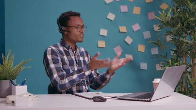 Customer Yelling Images – Browse 17,555 Stock Photos, Vectors, and ...