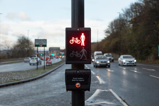 Red Traffic Light Uk Images – Browse 3,812 Stock Photos, Vectors, and ...