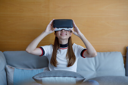 "Vr Woman" Images – Browse 142 Stock Photos, Vectors, and Video | Adobe ...