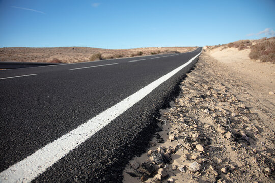 Fahrbahnrand-Bilder: Stock-Fotos & -Videos. | Adobe Stock