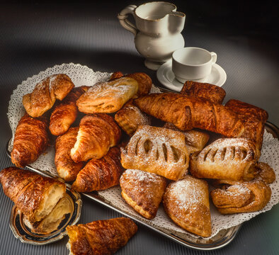 Imágenes de Cornetti: descubre bancos de fotos, ilustraciones, vectores ...