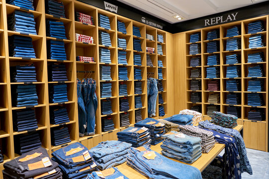 รูปภาพFlagship – เลือกดูภาพถ่ายสต็อก เวกเตอร์ และวิดีโอ10,813 | Adobe Stock