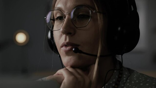 Remote Call Center Images – Browse 26,349 Stock Photos, Vectors, and ...