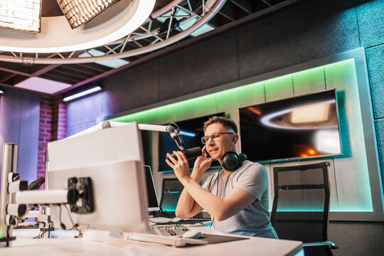 Imágenes de Locutor: descubre bancos de fotos, ilustraciones, vectores ...