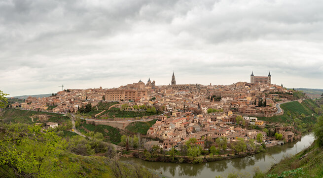 Tavel-Bilder: Stock-Fotos & -Videos. | Adobe Stock