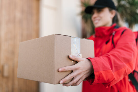 รูปภาพParceling – เลือกดูภาพถ่ายสต็อก เวกเตอร์ และวิดีโอ1,961,597 ...