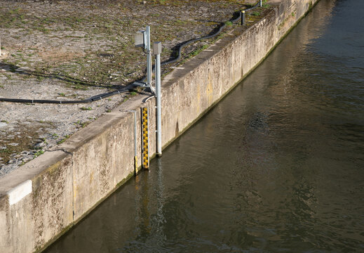 「Pegelstand」の写真素材 | 731件の無料イラスト画像 | Adobe Stock