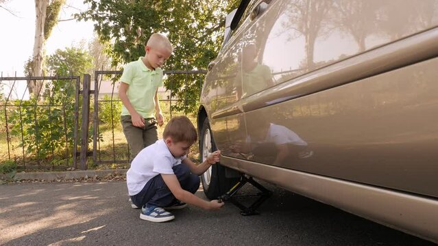 Kid Mechanic Images – Browse 27,089 Stock Photos, Vectors, and Video ...