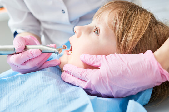 Milchgebiss Bilder – Durchsuchen 22,483 Archivfotos, Vektorgrafiken und ...