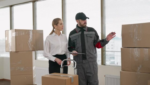 Office Delivery Images – Browse 232,109 Stock Photos, Vectors, and ...