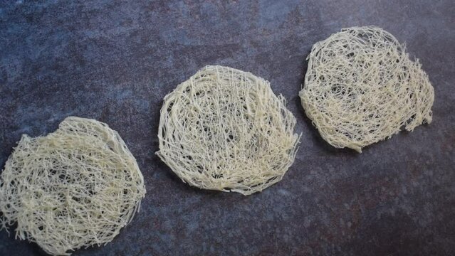 รูปภาพ"String Hoppers" – เลือกดูภาพถ่ายสต็อก เวกเตอร์ และวิดีโอ815 ...