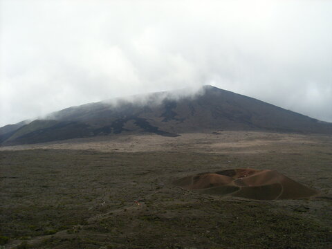 「Mont-Piton」の写真素材 | 216件の無料イラスト画像 | Adobe Stock
