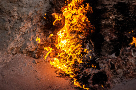 「Yanardag」の写真素材 | 58件の無料イラスト画像 | Adobe Stock