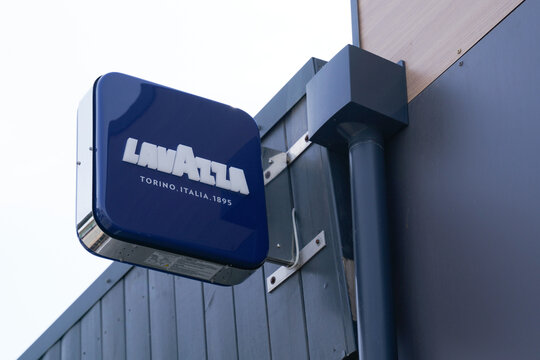 「Lavazza」の写真素材 | 544件の無料イラスト画像 | Adobe Stock