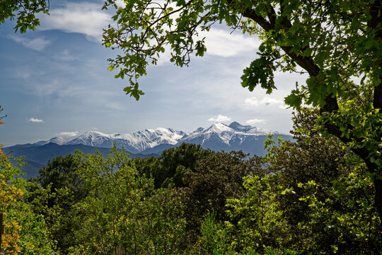 Afbeeldingen over "Northern Catalonia" – Blader in stockfoto's ...