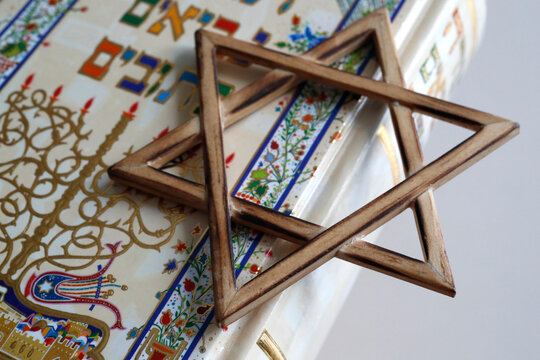 Tora Bilder – Durchsuchen 135,638 Archivfotos, Vektorgrafiken und ...