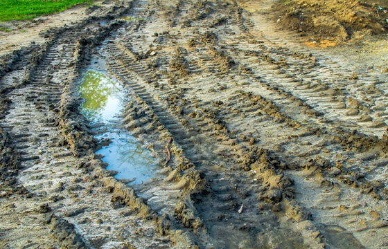 Mud-Puddling Bilder – Durchsuchen 2,037 Archivfotos, Vektorgrafiken und Videos | Adobe Stock