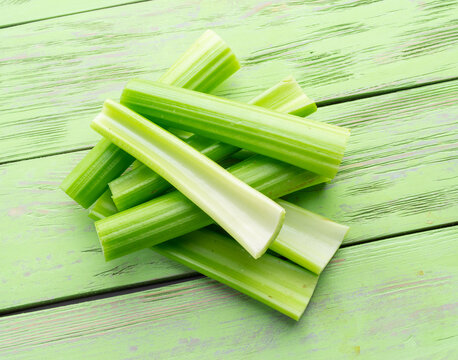 Afbeeldingen over "Celery Rib" – Blader in stockfoto's, vectoren en ...