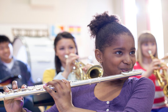 「Flute Student」の写真素材 | 2,845件の無料イラスト画像 | Adobe Stock