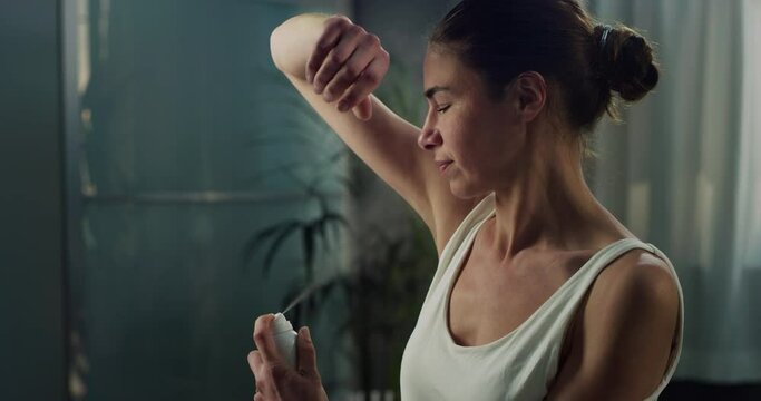 Applying Deodorant Images – Browse 10,386 Stock Photos, Vectors, and ...