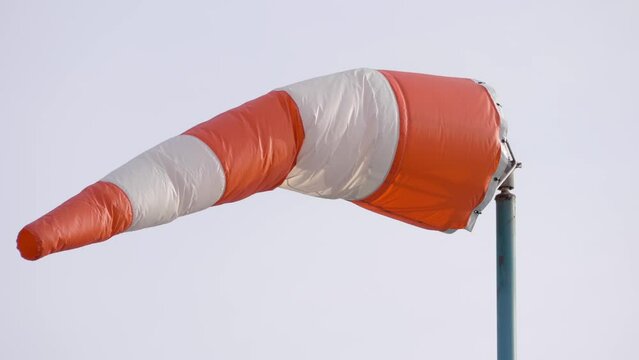 Afbeeldingen over Windbag – Blader in stockfoto's, vectoren en video's ...