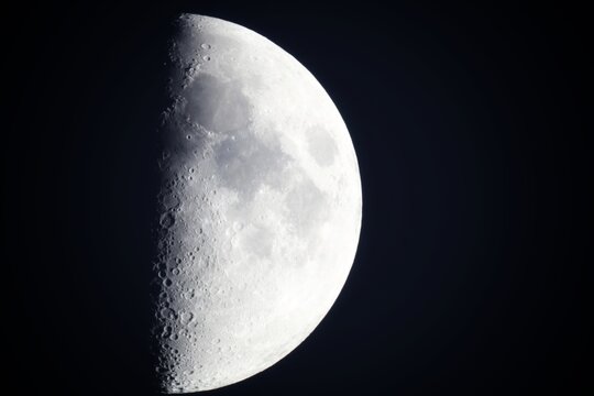 Mondgesicht Bilder – Durchsuchen 45,500 Archivfotos, Vektorgrafiken und ...