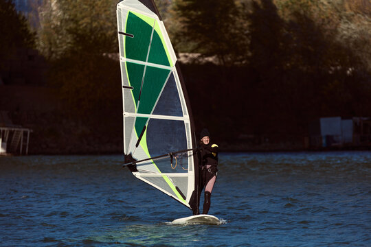 รูปภาพSailboarding – เลือกดูภาพถ่ายสต็อก เวกเตอร์ และวิดีโอ49,954 ...