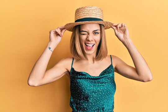 Imagens de Winking – Explore Fotografias do Stock, Vetores e Vídeos de ...