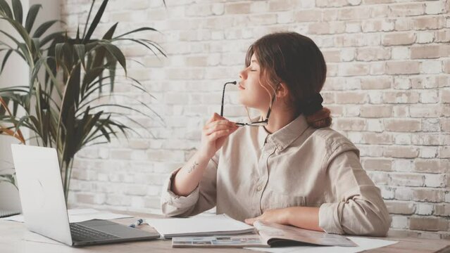 รูปภาพOverstudying – เลือกดูภาพถ่ายสต็อก เวกเตอร์ และวิดีโอ117 | Adobe ...