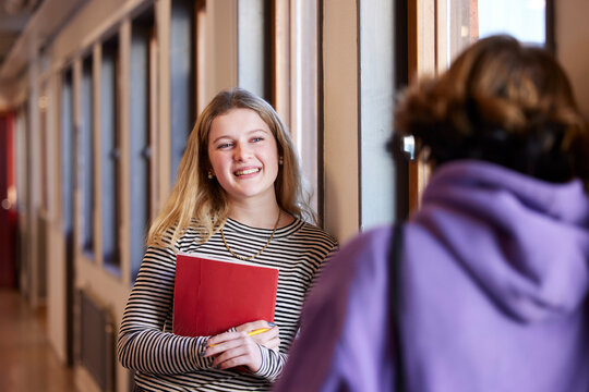 Imágenes de Conversations: descubre bancos de fotos, ilustraciones ...