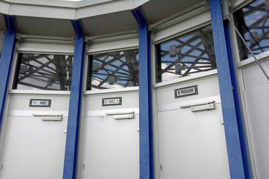 Vespasienne Bilder – Durchsuchen 1,329 Archivfotos, Vektorgrafiken und ...