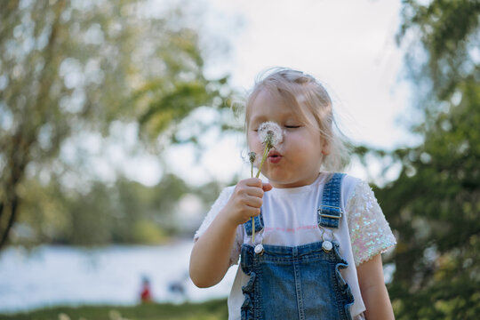 Fellatio Images – Browse 11,446 Stock Photos, Vectors, and Video ...