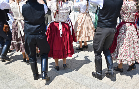 "Folk Dance" Bilder – Durchsuchen 13,810 Archivfotos, Vektorgrafiken ...