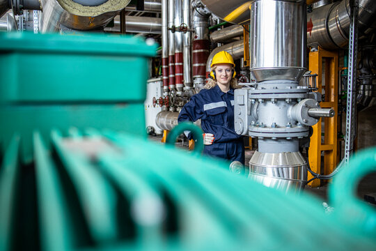 "Fuel Production" Images – Browse 96 Stock Photos, Vectors, and Video ...